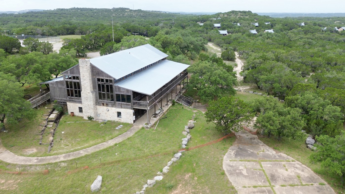 1300 Pace Bend Road North | Briarcliff, TX