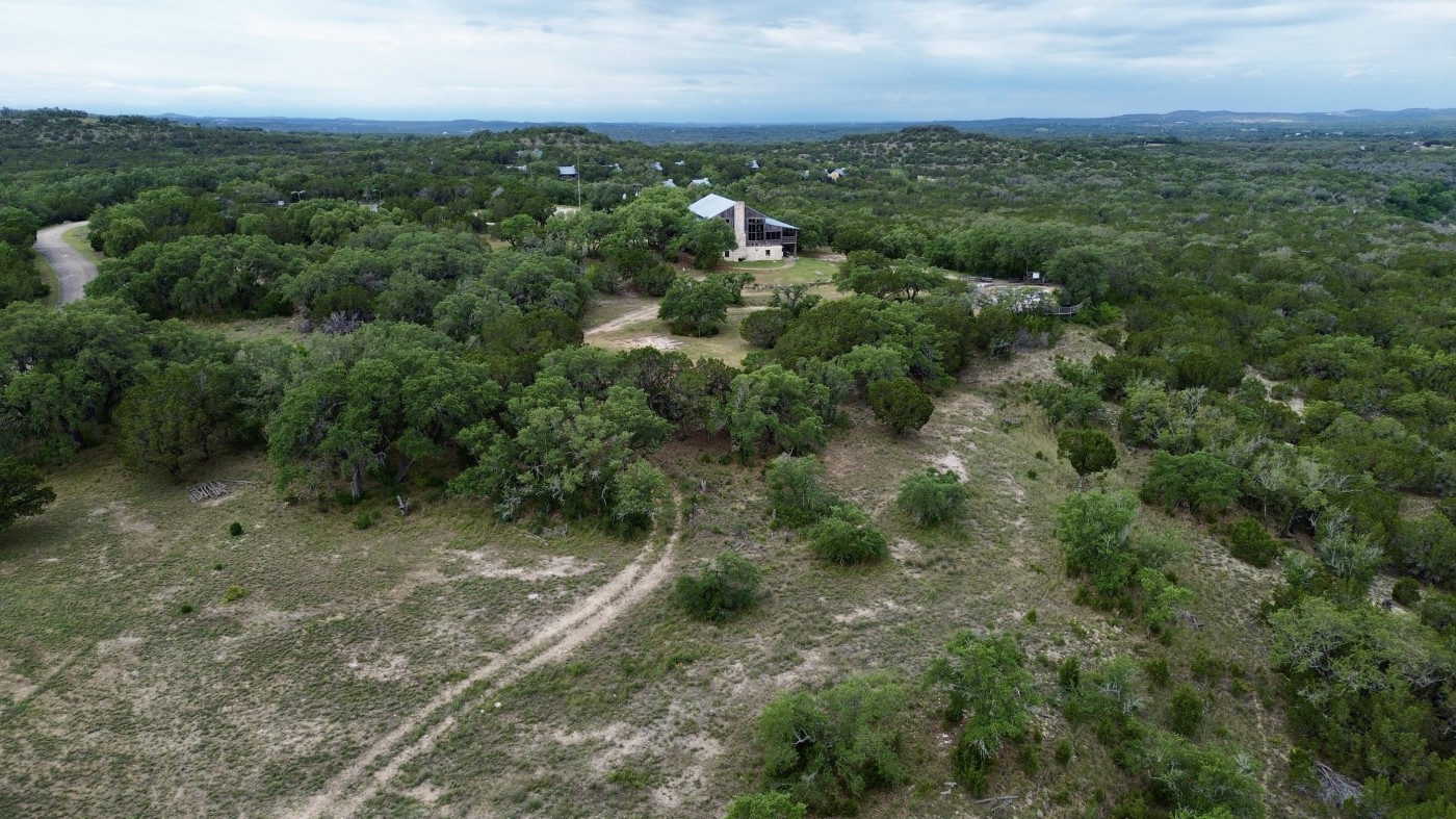 1300 Pace Bend Road North | Briarcliff, TX