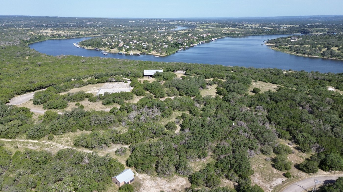 1300 Pace Bend Road North | Briarcliff, TX